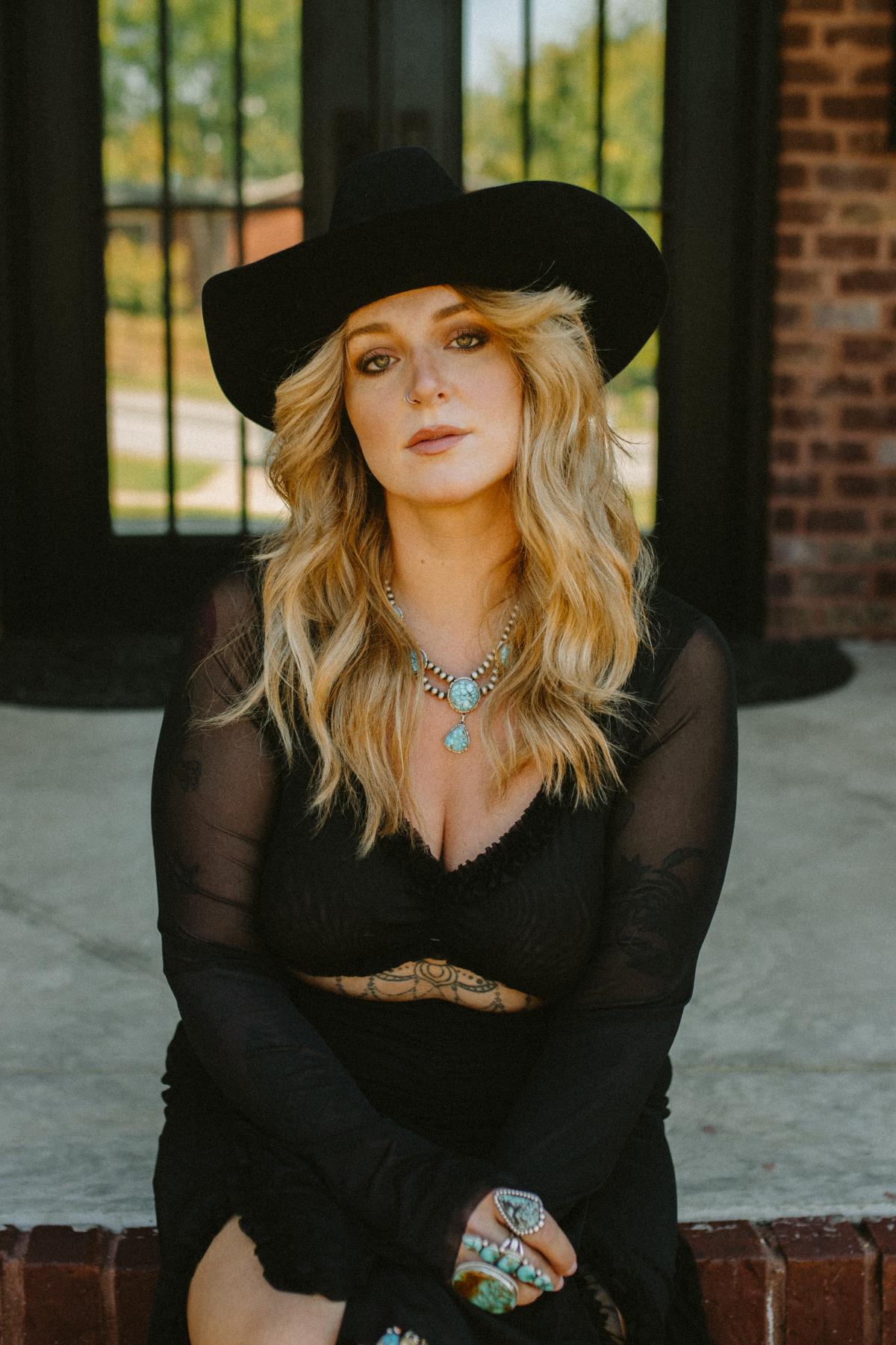 Taylor Hunnicutt with special guest Amber Watson Band Tickets ...
